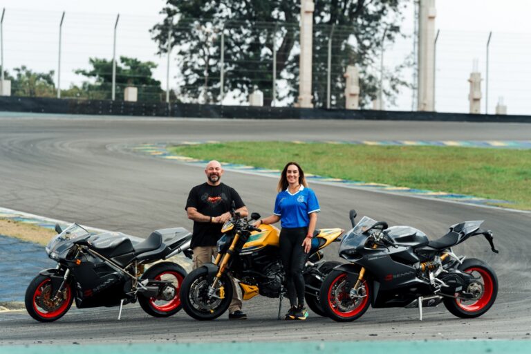 Ducati e marca Senna celebram histórico da parceria em ação inédita ...