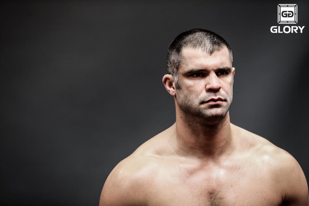 Estrelas de co luta principal do GLORY 13, Daniel Ghita e Errol ...