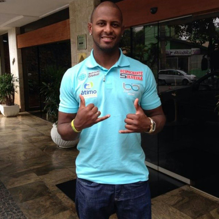 Sem luta marcada no UFC, Kevin Souza curte Jungle Fight 65 e agradece ...